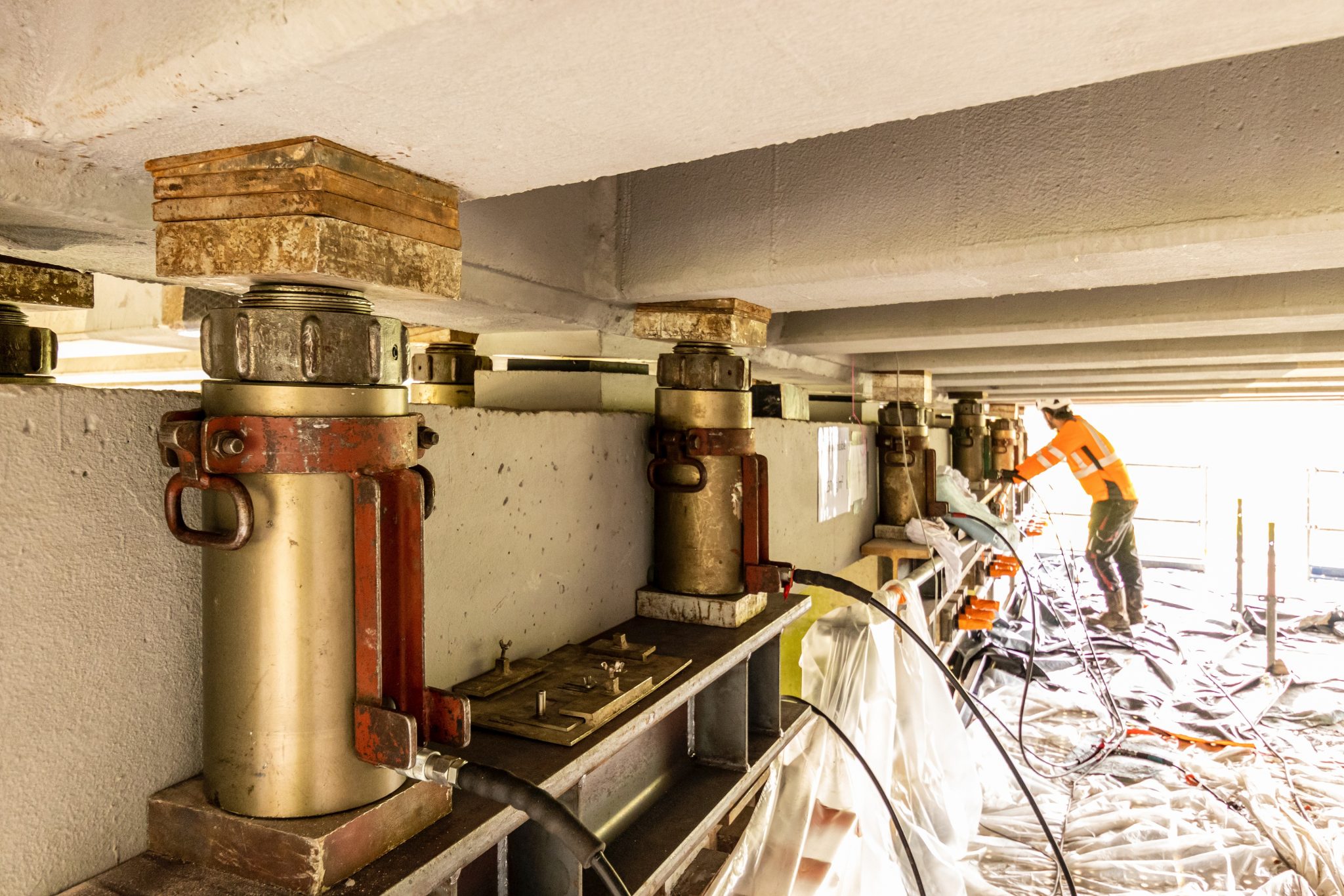 Tours : Vérinage et remplacement des appareils d'appui sur le Viaduc du ...